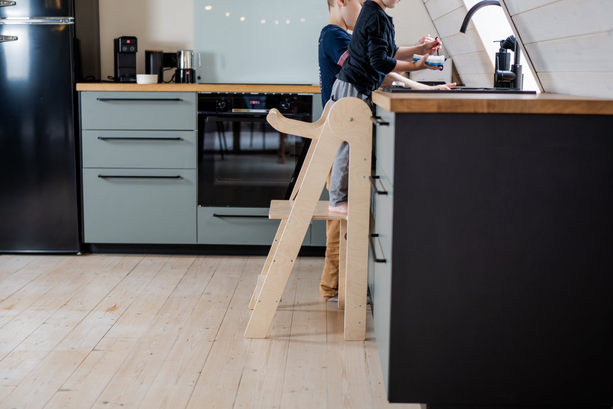 Foldable learning tower